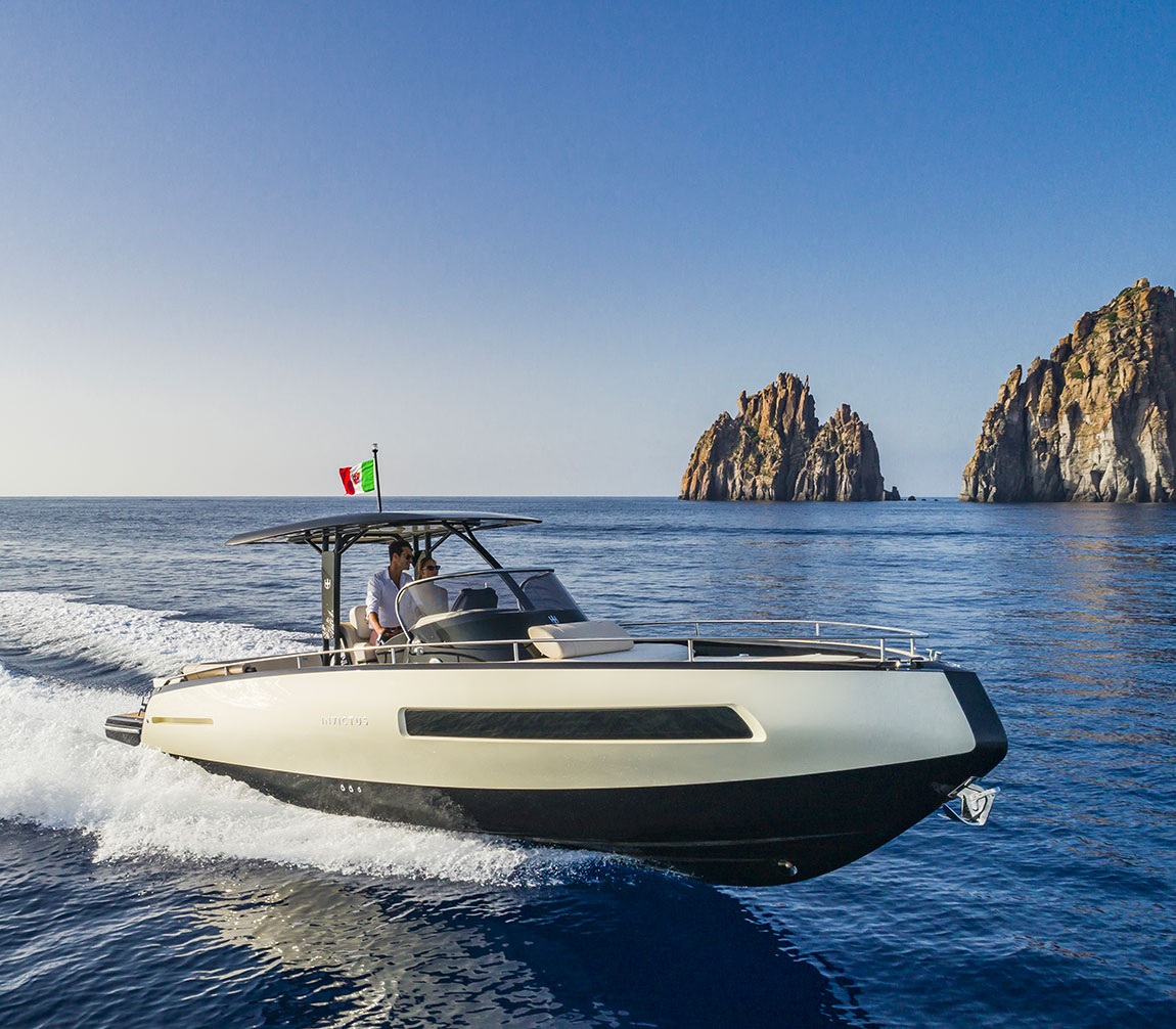 Invictus Yacht GT280 - Beaulieu Marine